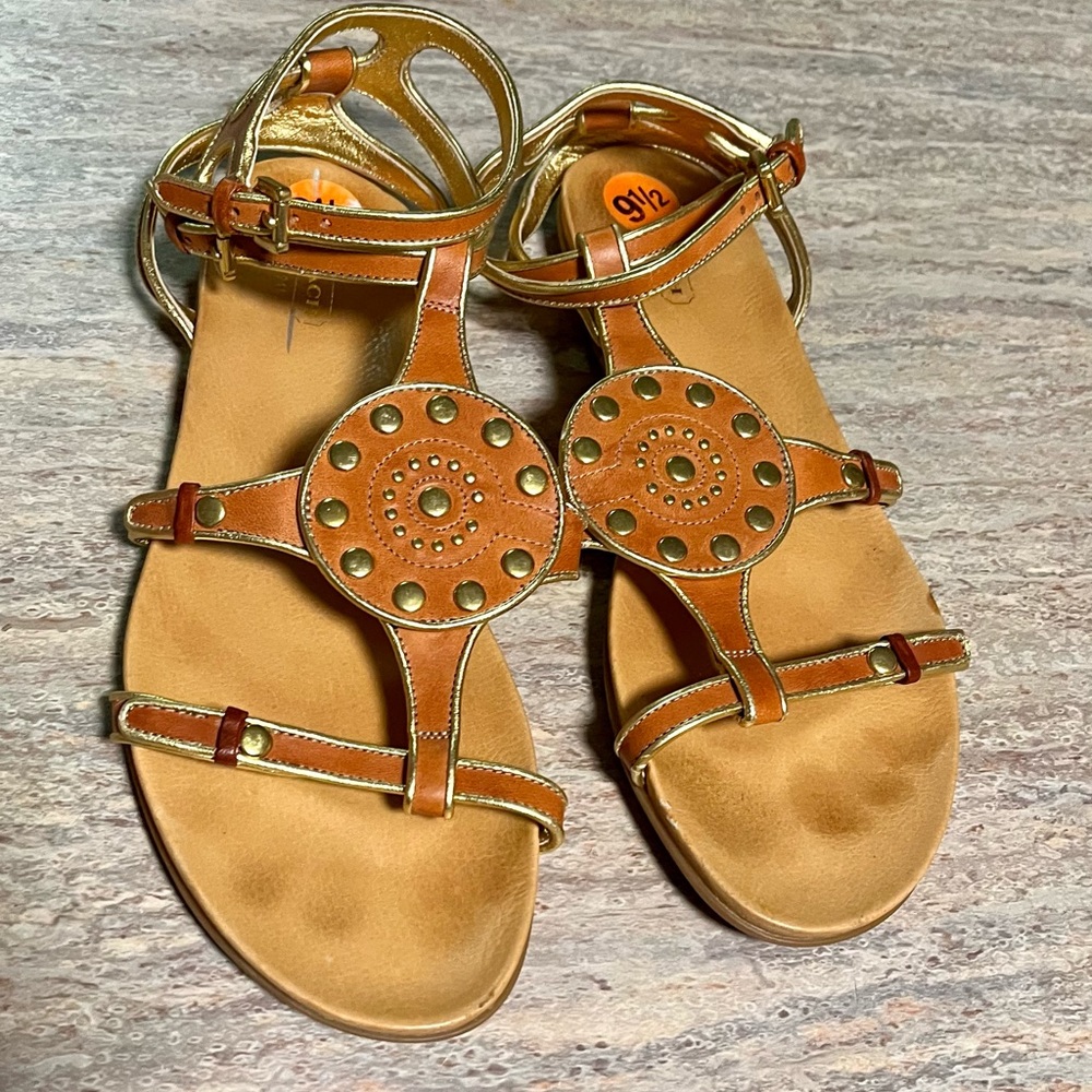 Coach Jacklyn Strapped Sandals Brick And Gold Color - Gem